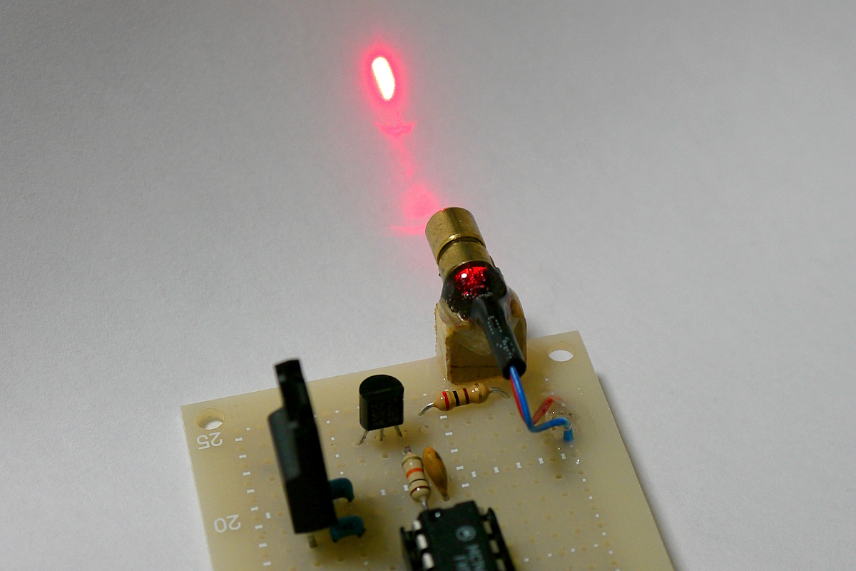 赤色LaserLEDとC-MOSインバーター発振回路を使ったPFM光送信機